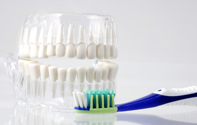 Kaip taisyklingai valyti dantis? – Dantistai